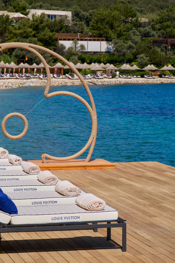 Bu Yaz Saint Tropez'deki Jacquemus Beach'in Tadını Çıkarın | Vogue Türkiye