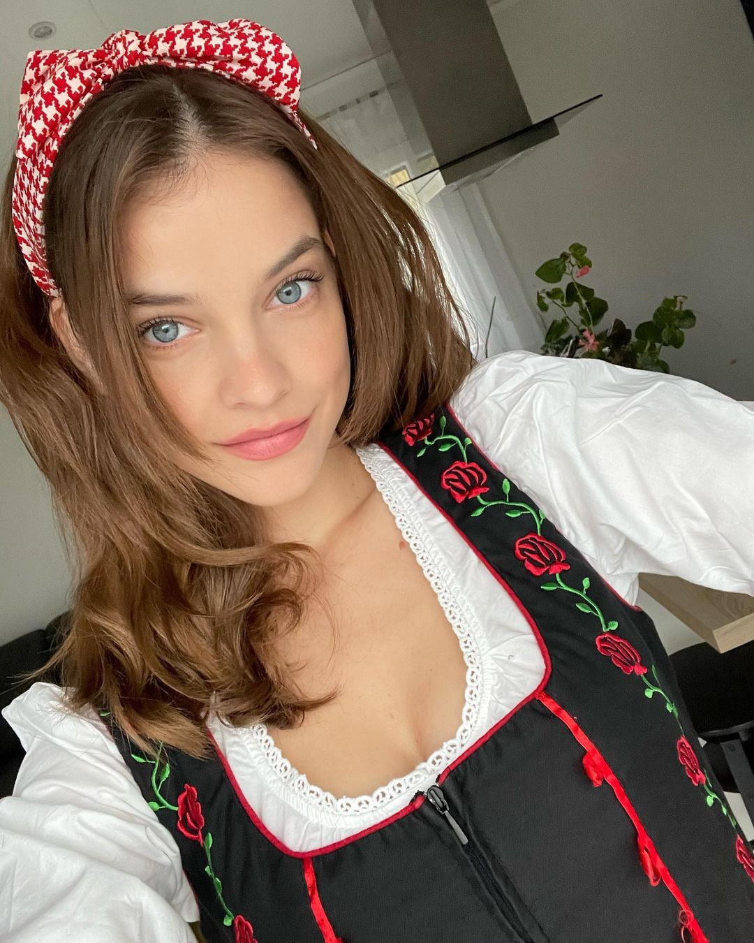 Kristina Bazan'dan Georgia May Jagger'a Haftanın Güzellik Instagram ...